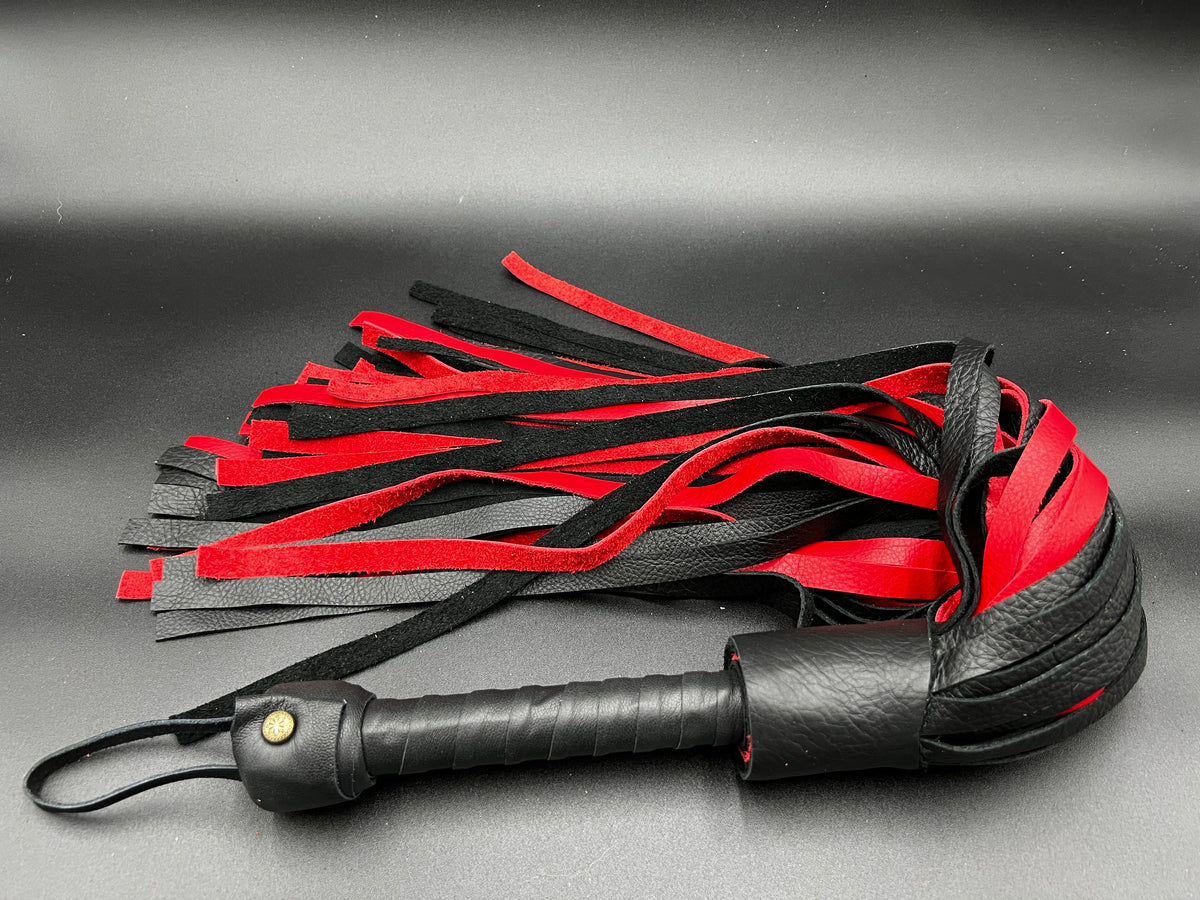 Cowhide Flogger – Sassamon Leather